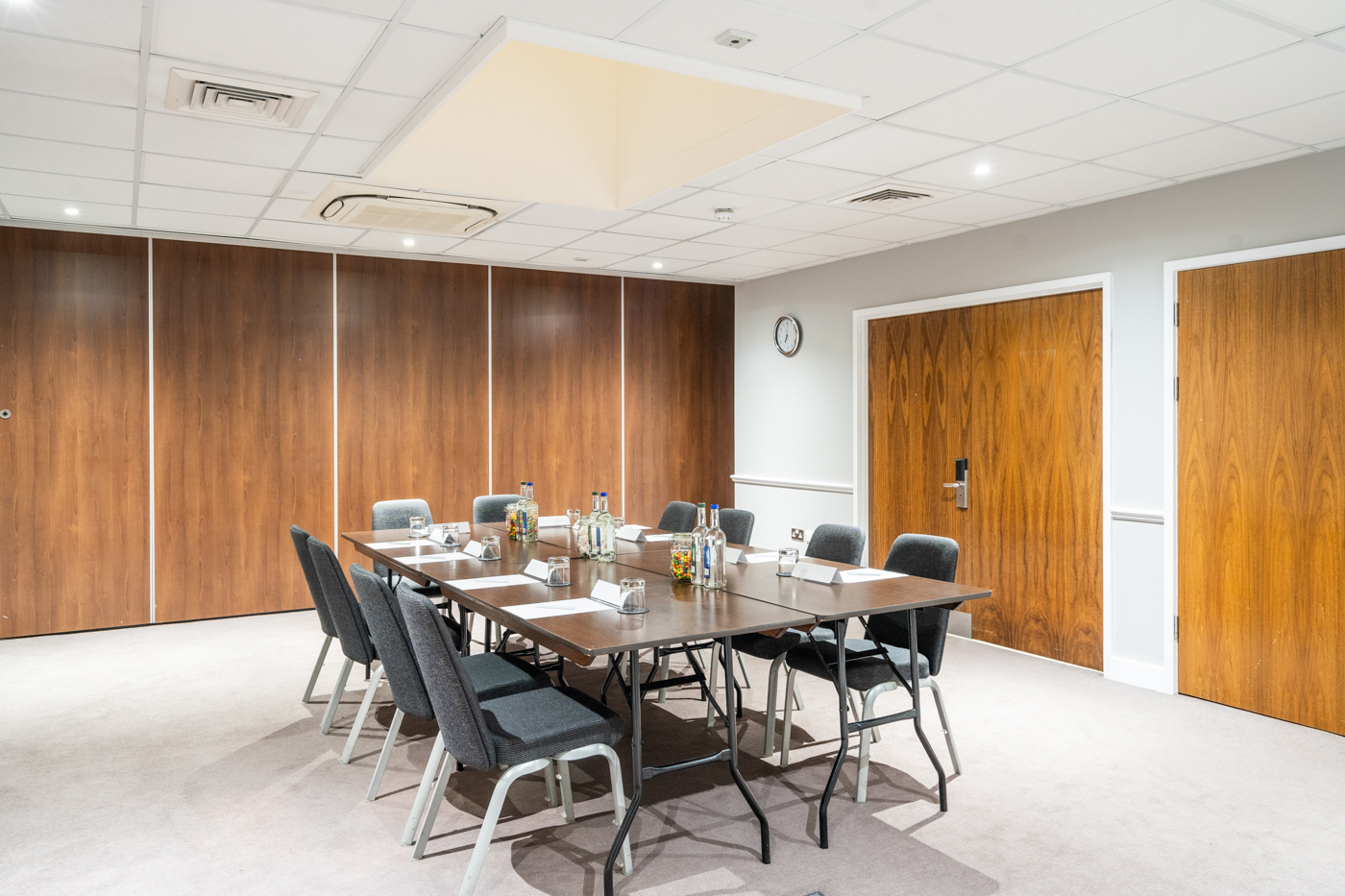 Hire Holiday Inn London Luton Airport | Meeting Room 2 | VenueScanner