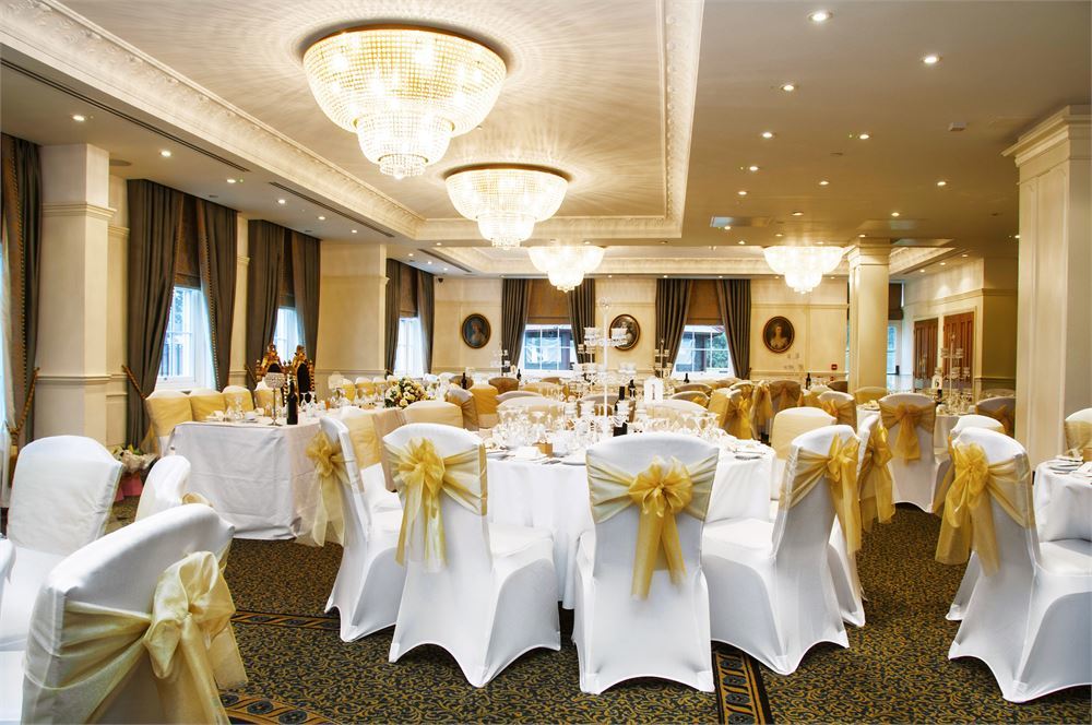 Orsett Hall Gold Room Wedding Wedding Breakfast Room Design By Glenn