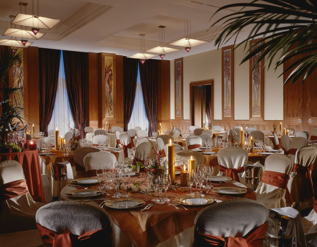 Hire Canary Riverside Plaza Hotel | Ballroom | VenueScanner