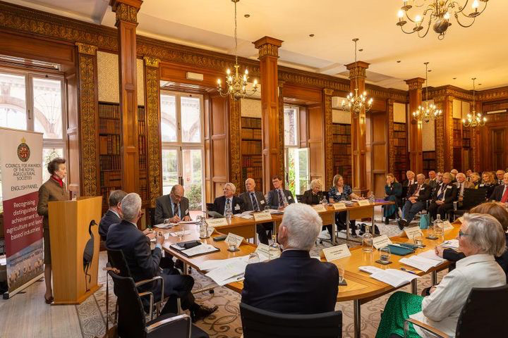 Hire Clevedon Hall | Grand Library | VenueScanner